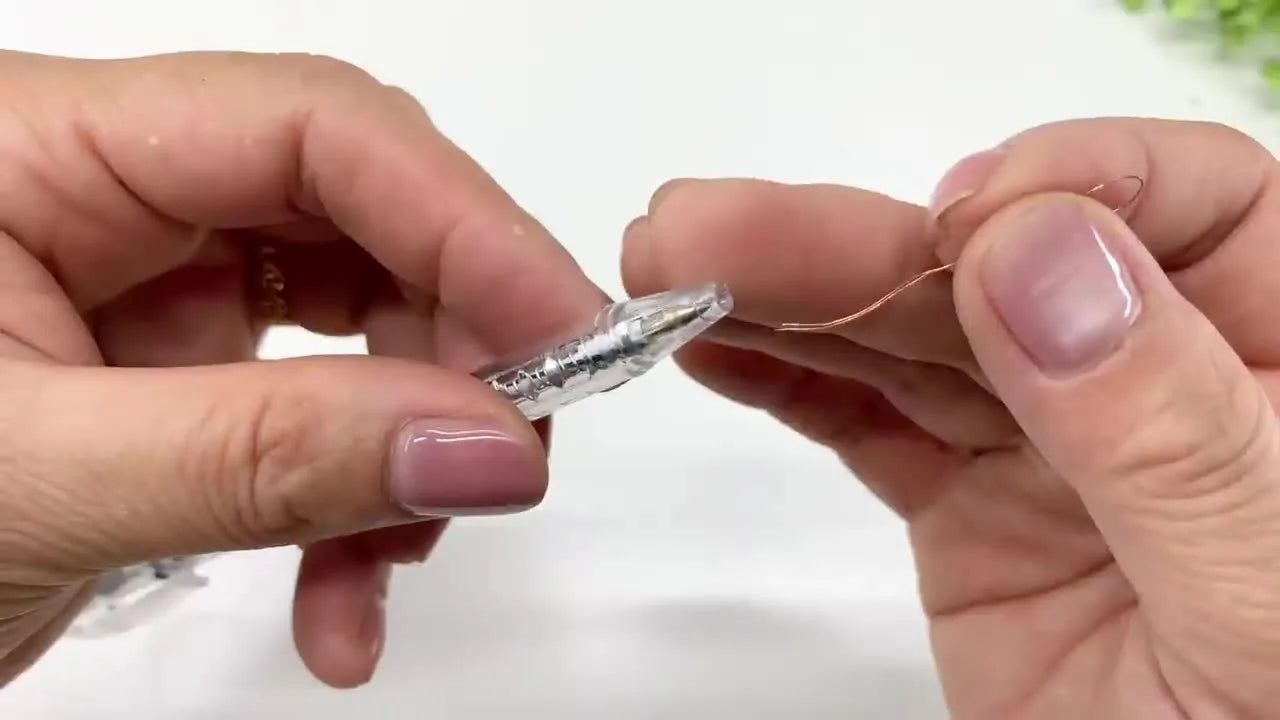 7 Genius Hacks to Thread a Needle in Seconds – EmbroideryHooping