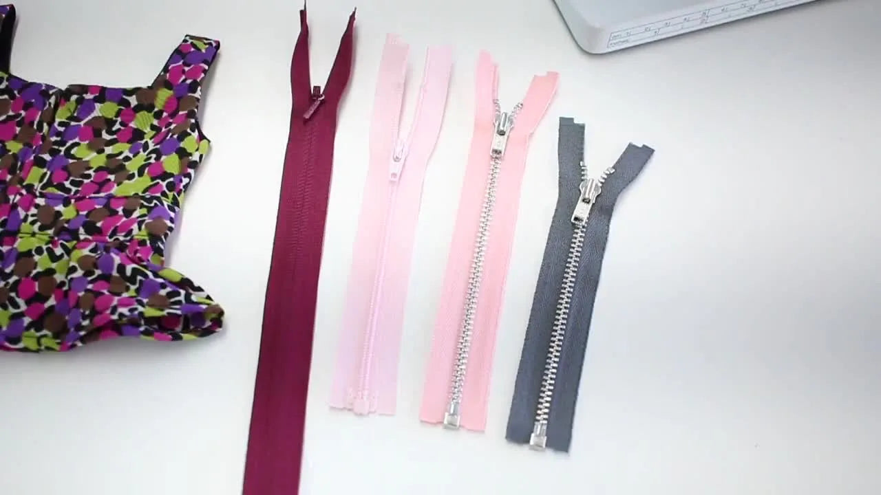 Mastering Zippers: A Beginner's Guide to the Zipper Foot ...